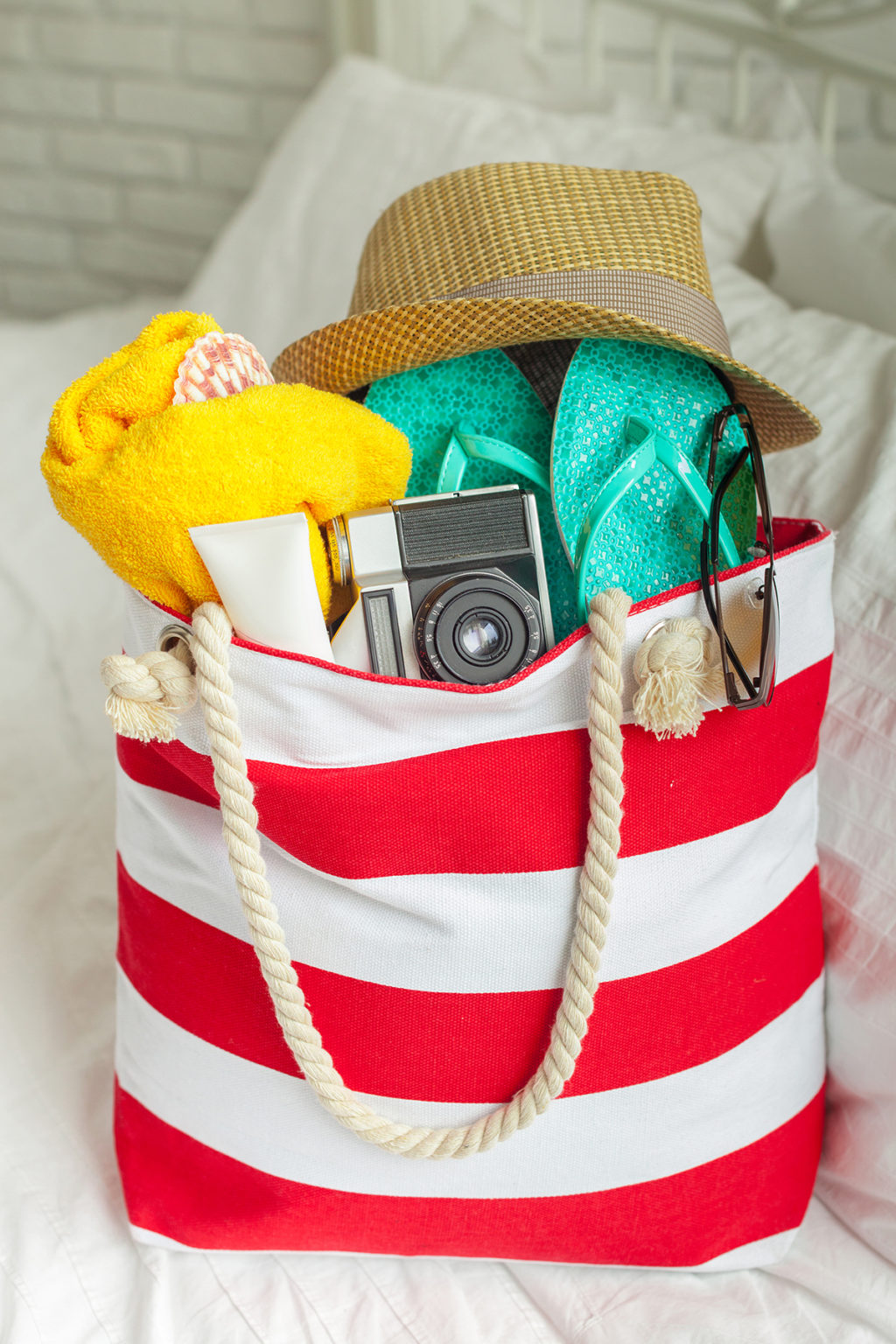 What Is a Swag Bag - 12 Best Swag Bag Ideas | Custom Print & Branding ...
